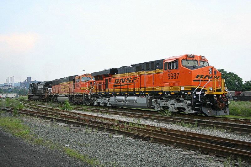 BNSF 5987